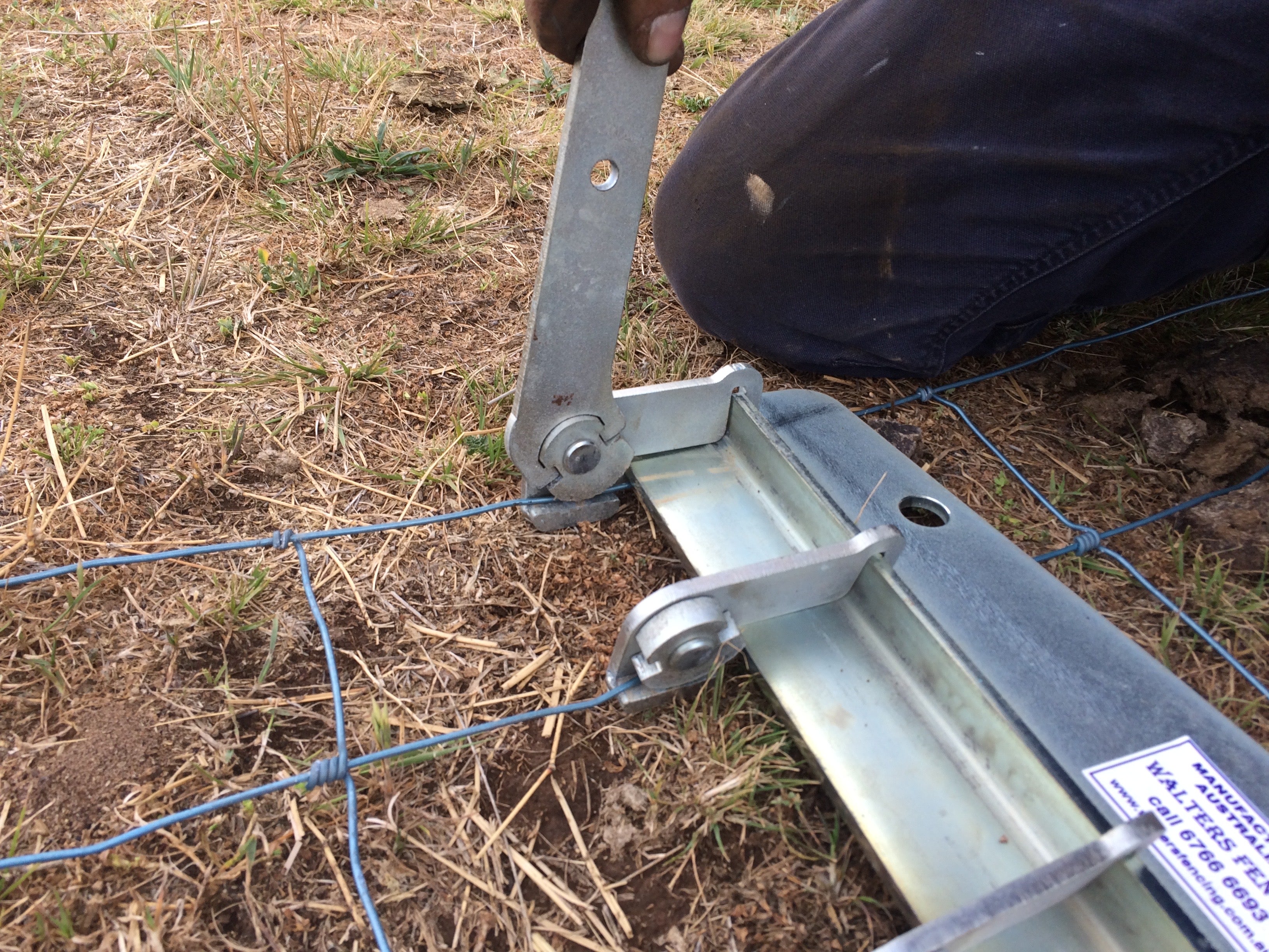 Hinged Joint Strainers – Walters Fencing