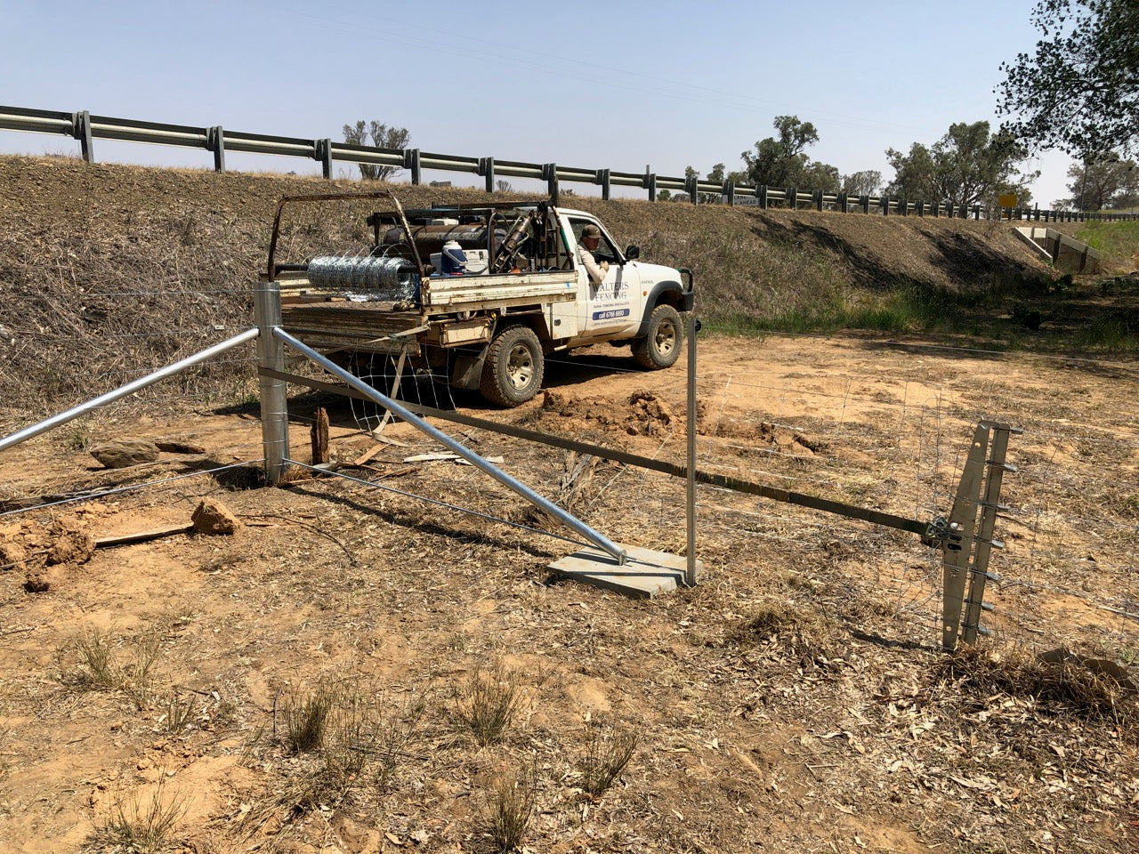 Hinged Joint Strainers – Walters Fencing