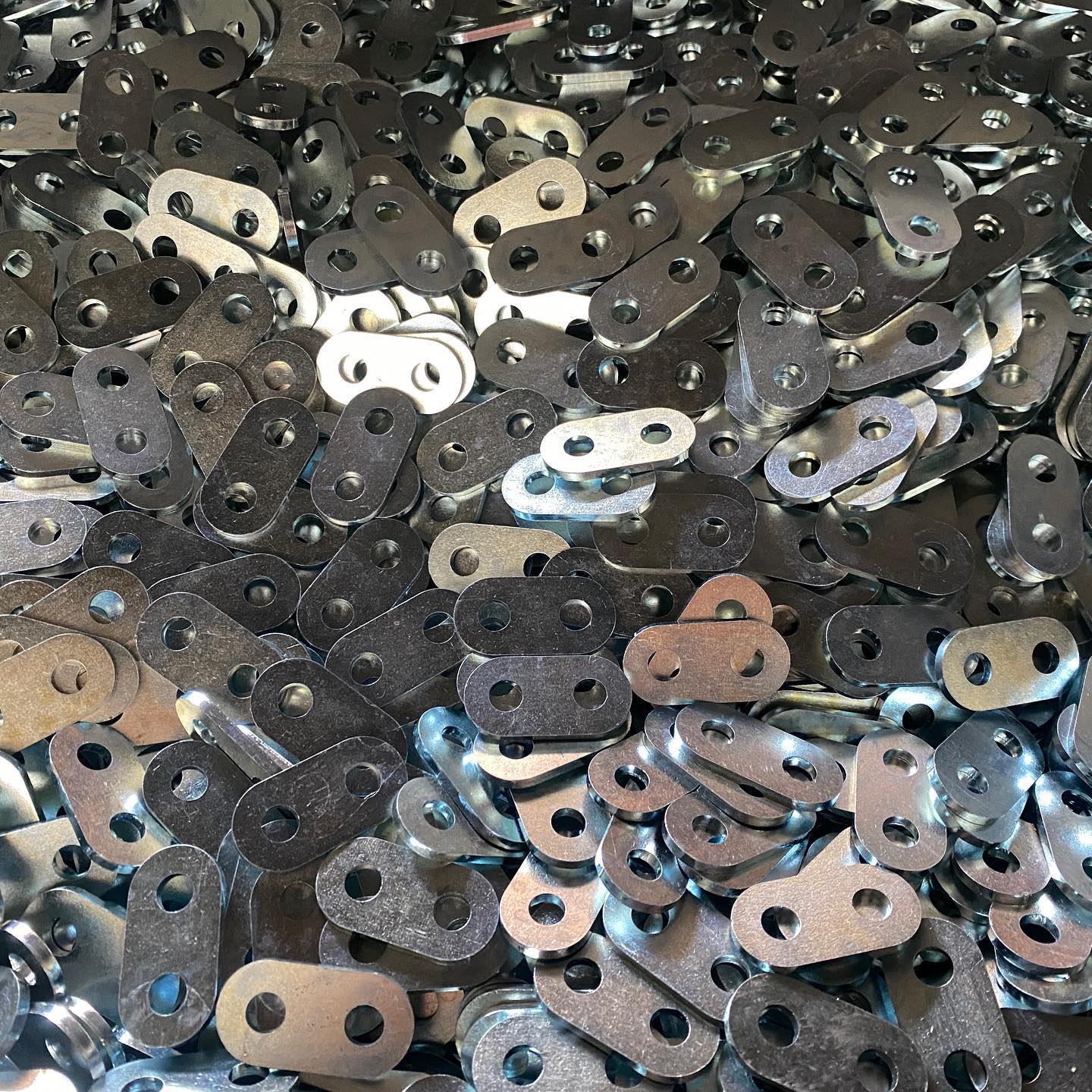 Two Hole Straining Plates – Walters Fencing